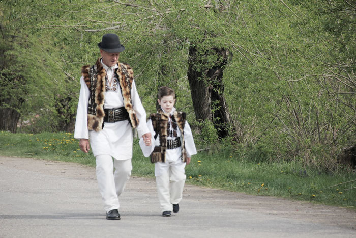 Portul popular din Bucovina - Viața Medicală